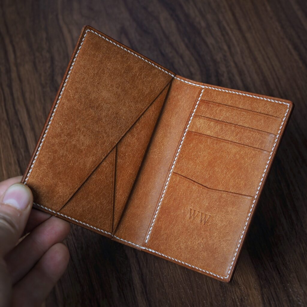 Vertical Bifold - LEATHERBOUND