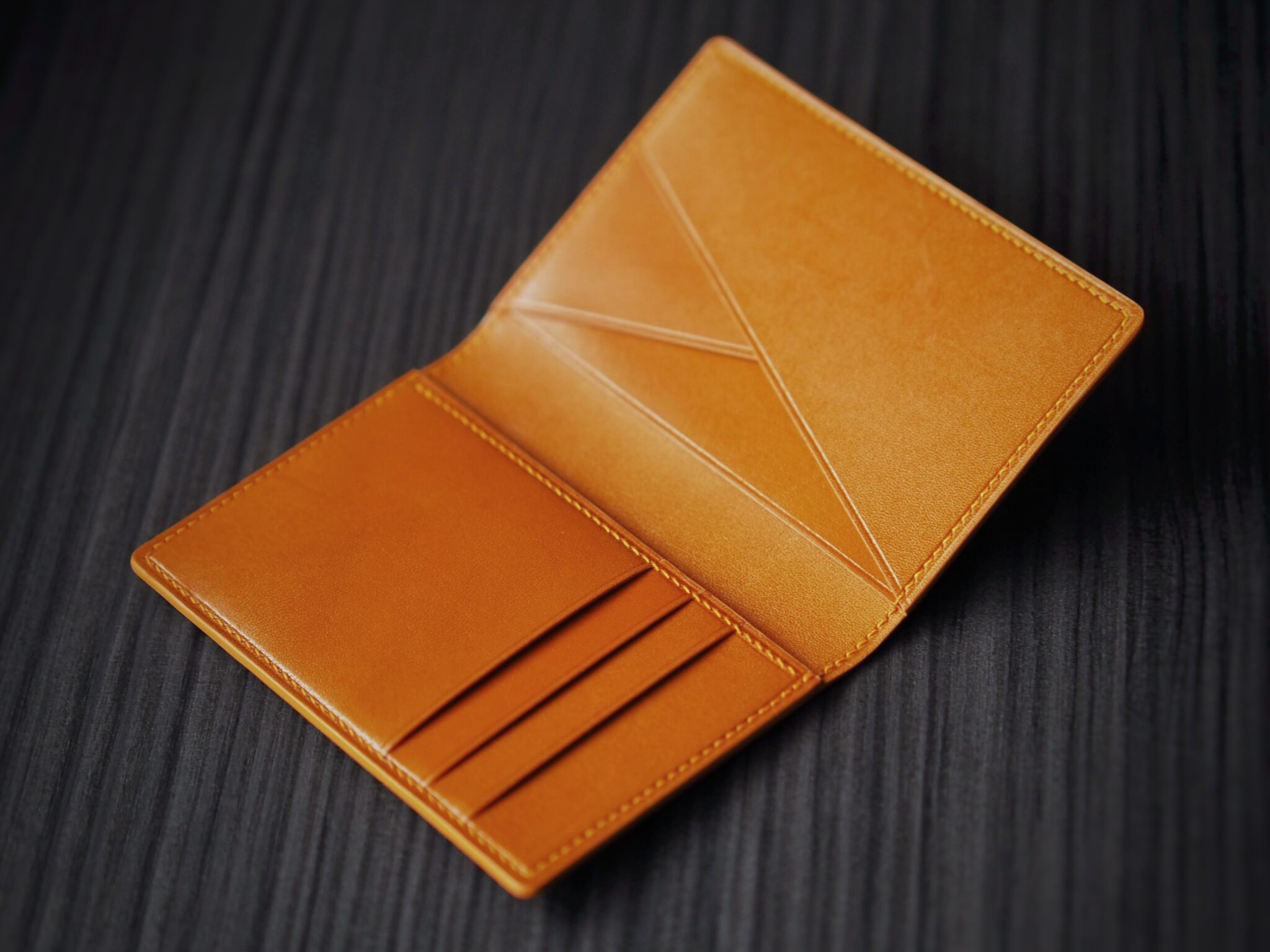 Vertical Bifold - LEATHERBOUND