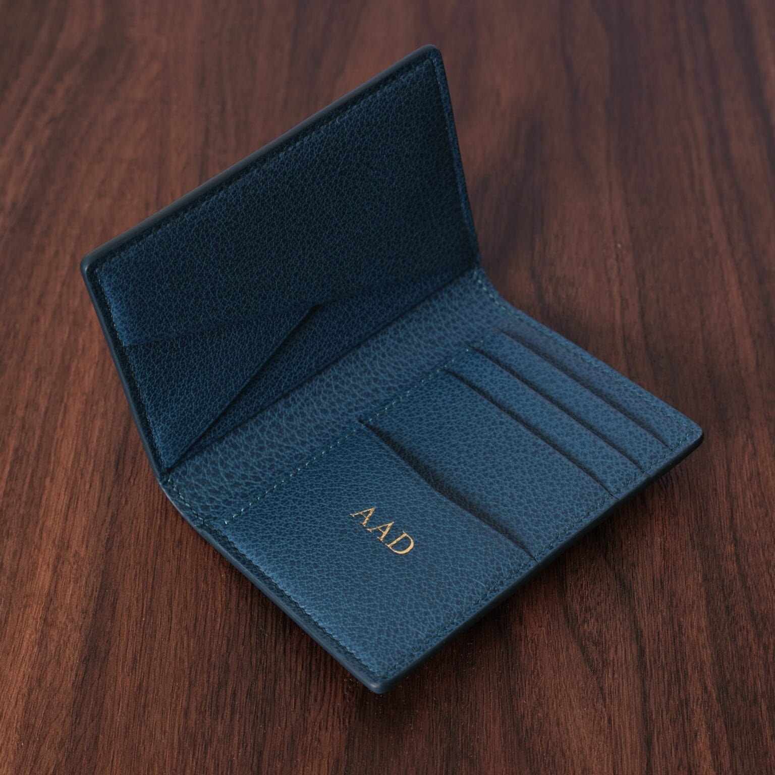 Vertical Bifold - LEATHERBOUND